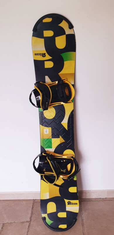 SNOWBOARD D'OCCASION BURTON PROGRESSION VERT JAUNE NOIR + FIXATION MOIN CHER · Skiokz